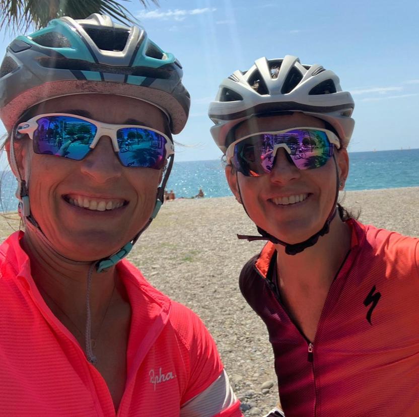 Isobel + Laura do Bcyclet Inferno Alps 2024 - GiveWheel